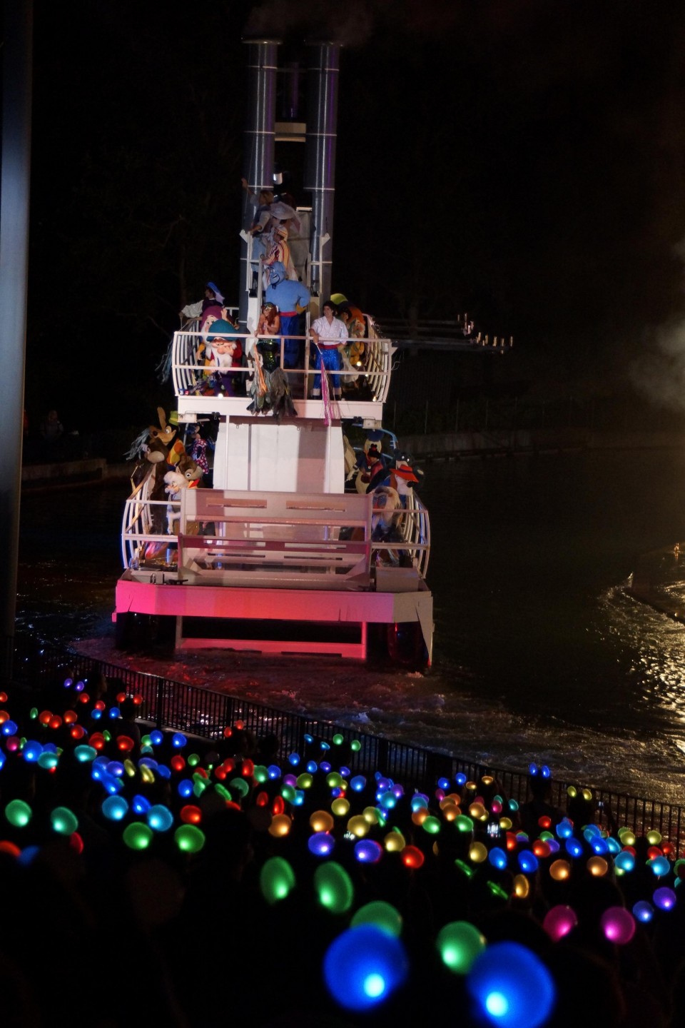 Glow With The Show makes Disney World debut during 15th anniversary of ...