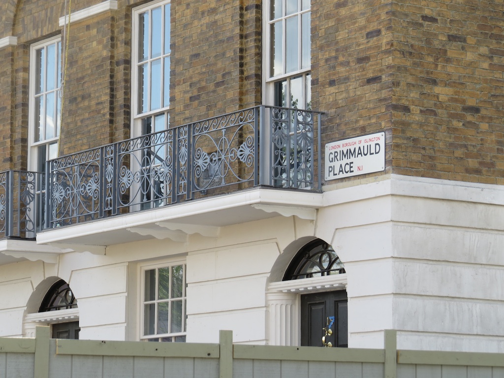 Wizarding World Update: Knight bus arrives on the London waterfront ...