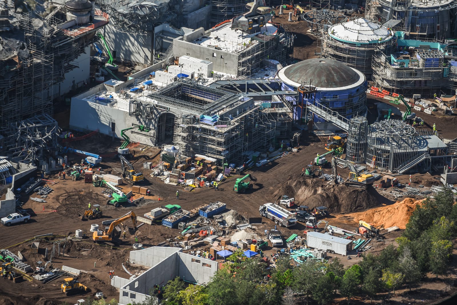 Photo Update: Star Wars: Galaxy's Edge is covered in construction!