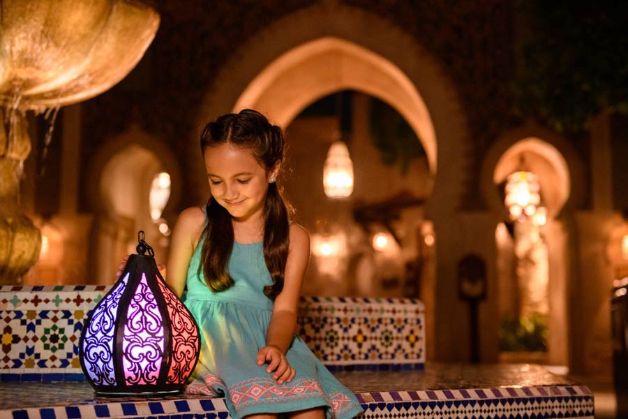 ‘Let it glow’ with light-up Disney PhotoPass props at Walt Disney World