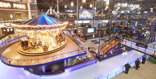 Méga Parc opens with first spokeless Ferris Wheel in North America