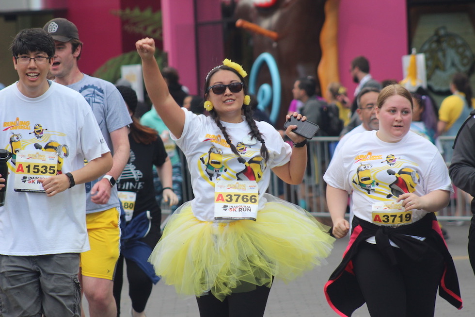PHOTOS: Universal Studios Hollywood's 'Minion Run' 5K jump-starts ...