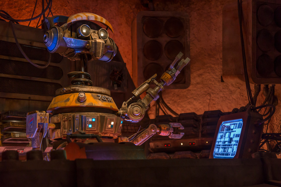 VIDEO: First look inside Oga's Cantina at Star Wars: Galaxy's Edge