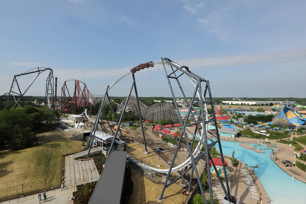 Maxx Force roller coaster makes world record debut at Six Flags Great ...