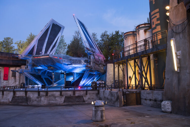 The Iconic Ships and Vehicles of Star Wars: Galaxy's Edge