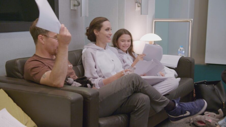 Cast of Disney's 'The One and Only Ivan' discuss elephant onesies and ...