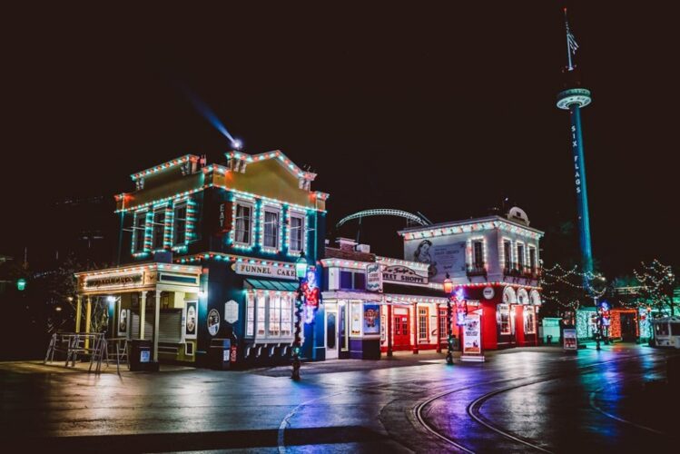 Six Flags Great America’s 'Holiday in the Park Lights' returns as ...