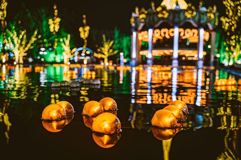 Six Flags Great America’s 'Holiday in the Park Lights' returns as ...