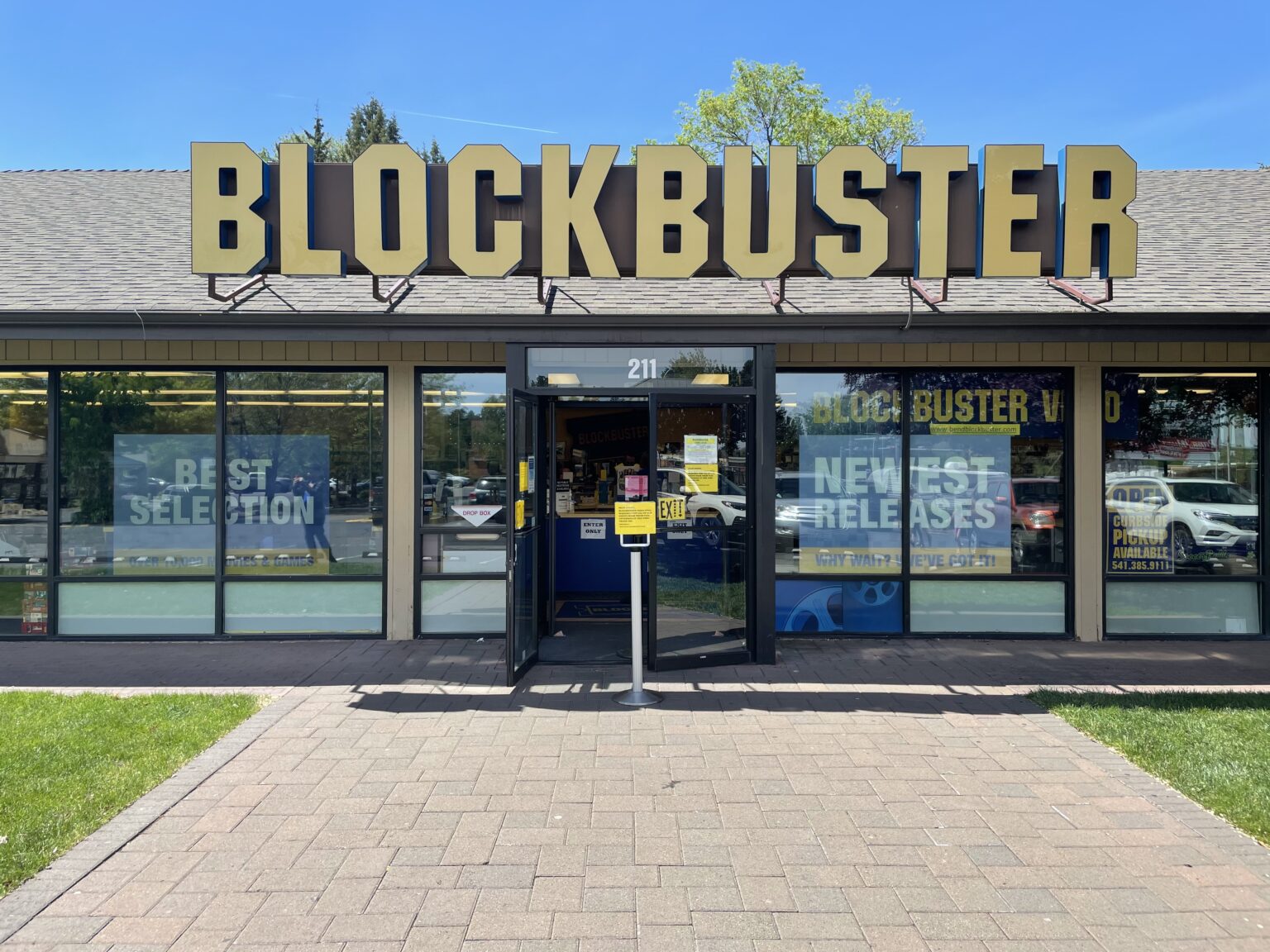 Trip Report: My visit to the last Blockbuster Video in Bend, Oregon