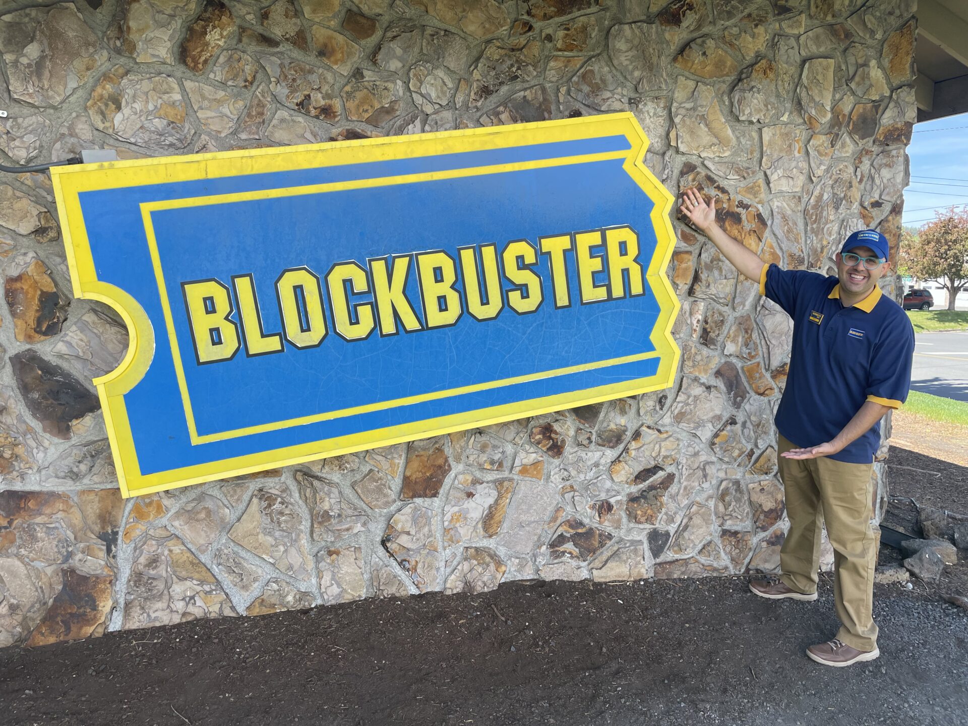 Trip Report: My visit to the last Blockbuster Video in Bend, Oregon