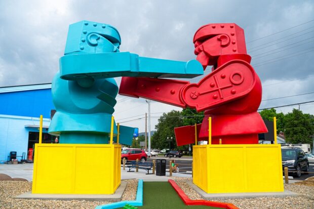 World's first toy-themed mini golf opens in Pigeon Forge