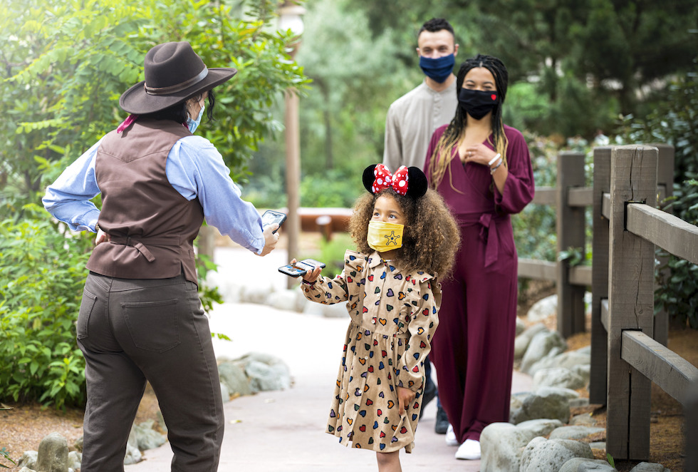 Disneyland Paris introduces paid front-of-the-line pass, FastPass not ...