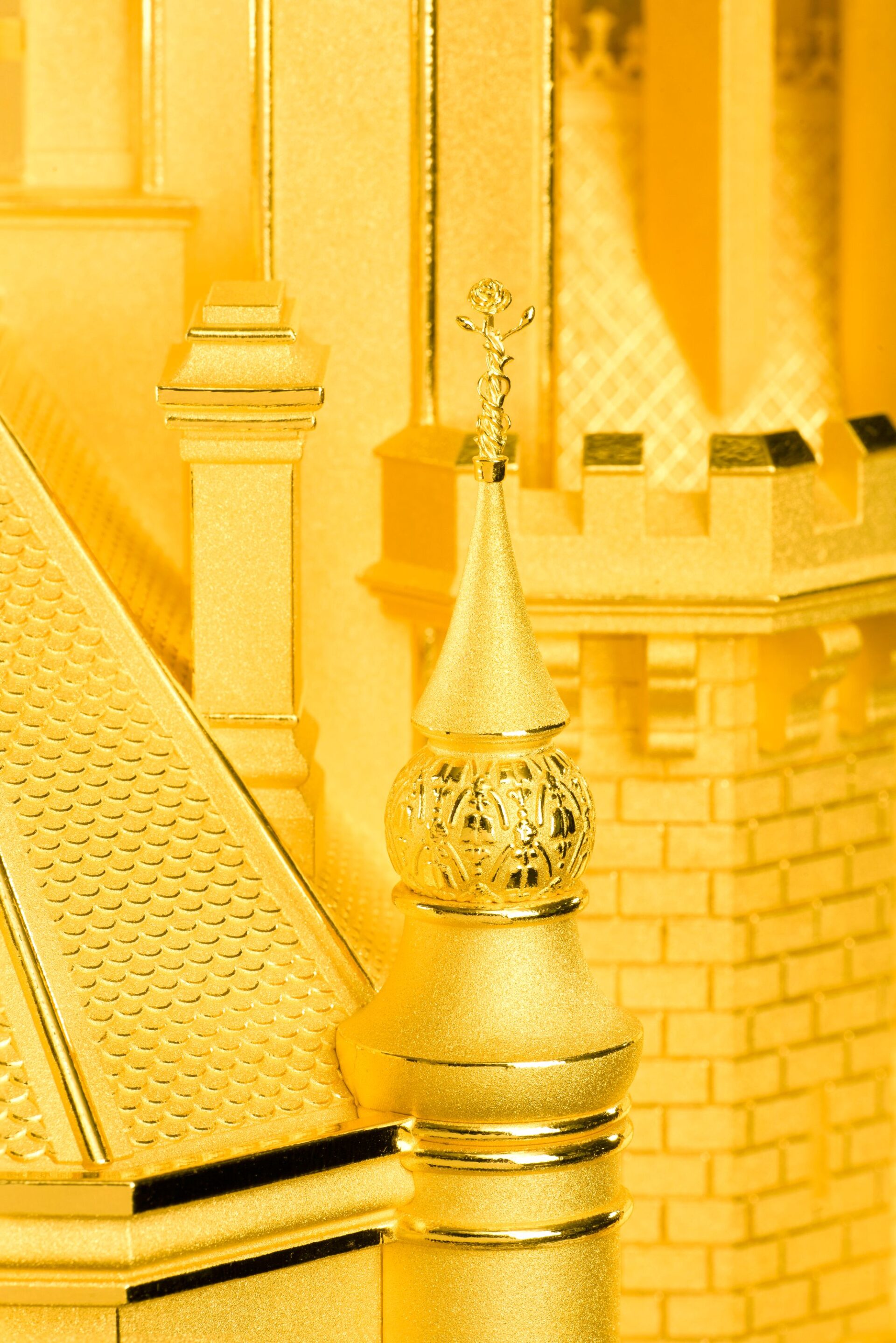 Hong Kong Disneyland unveils pure gold Castle of Magical Dreams