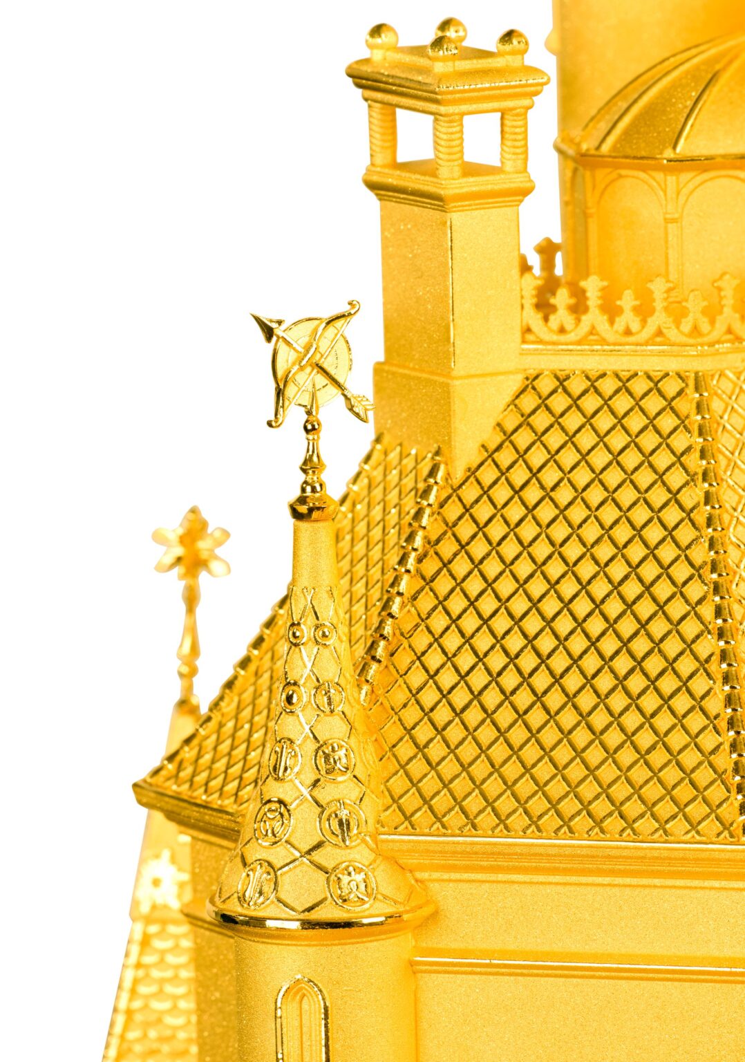 Hong Kong Disneyland unveils pure gold Castle of Magical Dreams