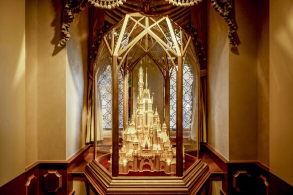 Hong Kong Disneyland unveils pure gold Castle of Magical Dreams