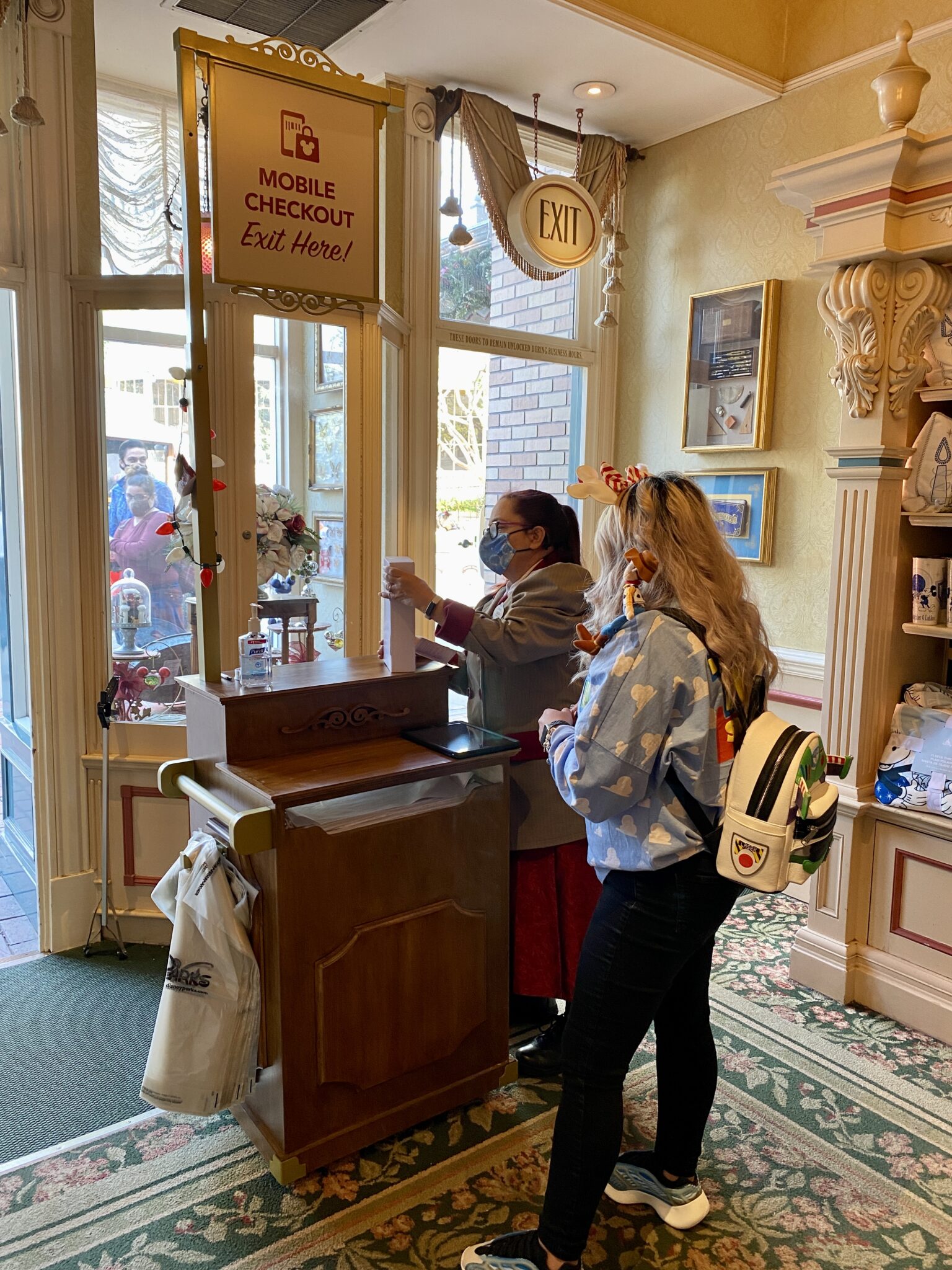 Save time with merchandise mobile checkout at Disney Parks