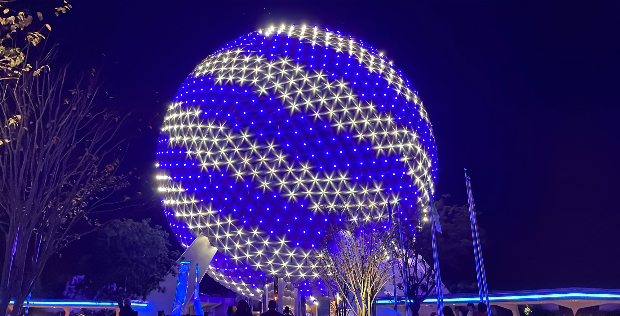 Video: Epcot debuts new Spaceship Earth holiday light show