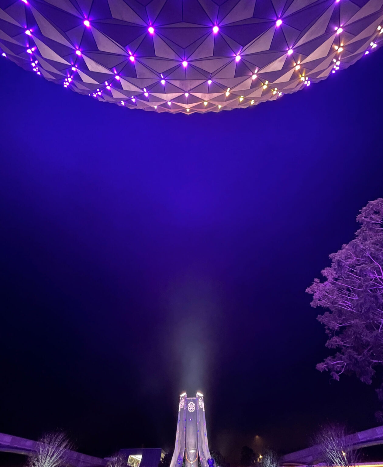 Video: Epcot debuts new Spaceship Earth holiday light show