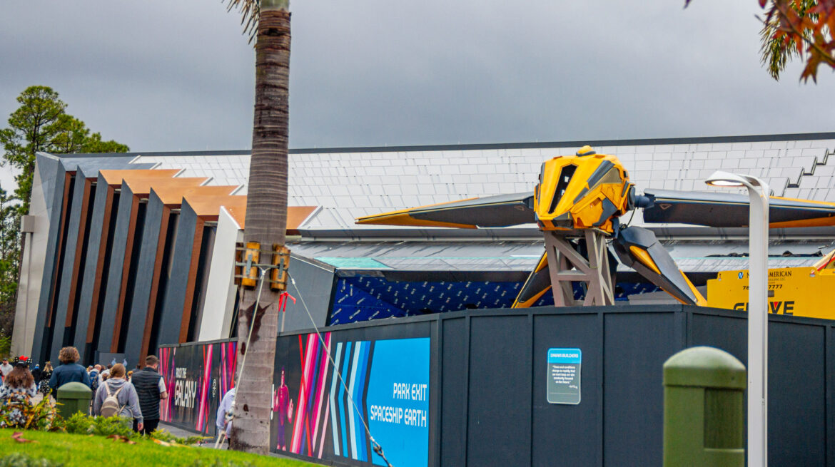 Guardians of the Galaxy Xandarian Star Blaster Spaceship lands at Epcot