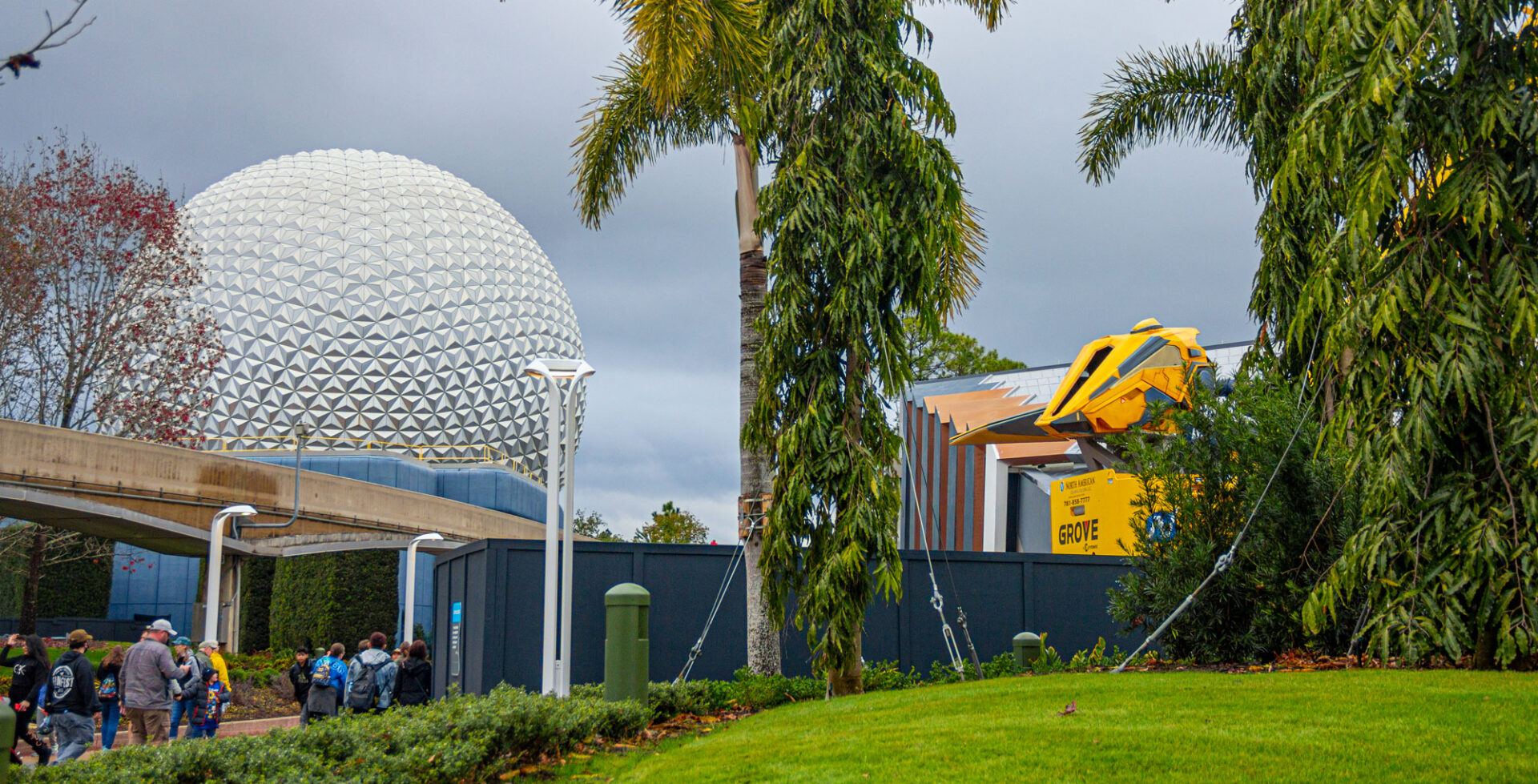 Guardians of the Galaxy Xandarian Star Blaster Spaceship lands at Epcot