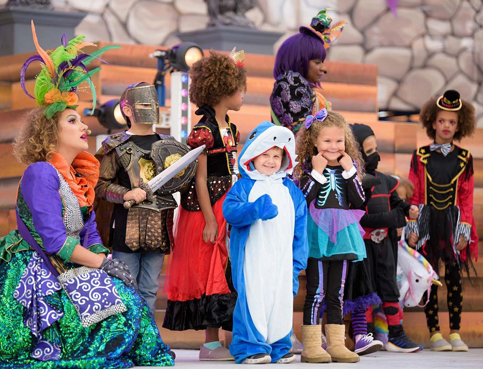 Carowinds amusement park has an opening date for 2022