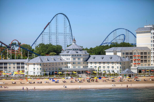 SeaWorld Orlando opens TurtleTrek 3D 360 dome attraction - Attractions ...