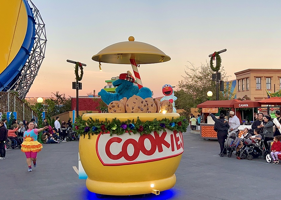 Sesame Place San Diego debuts A Very Furry Christmas