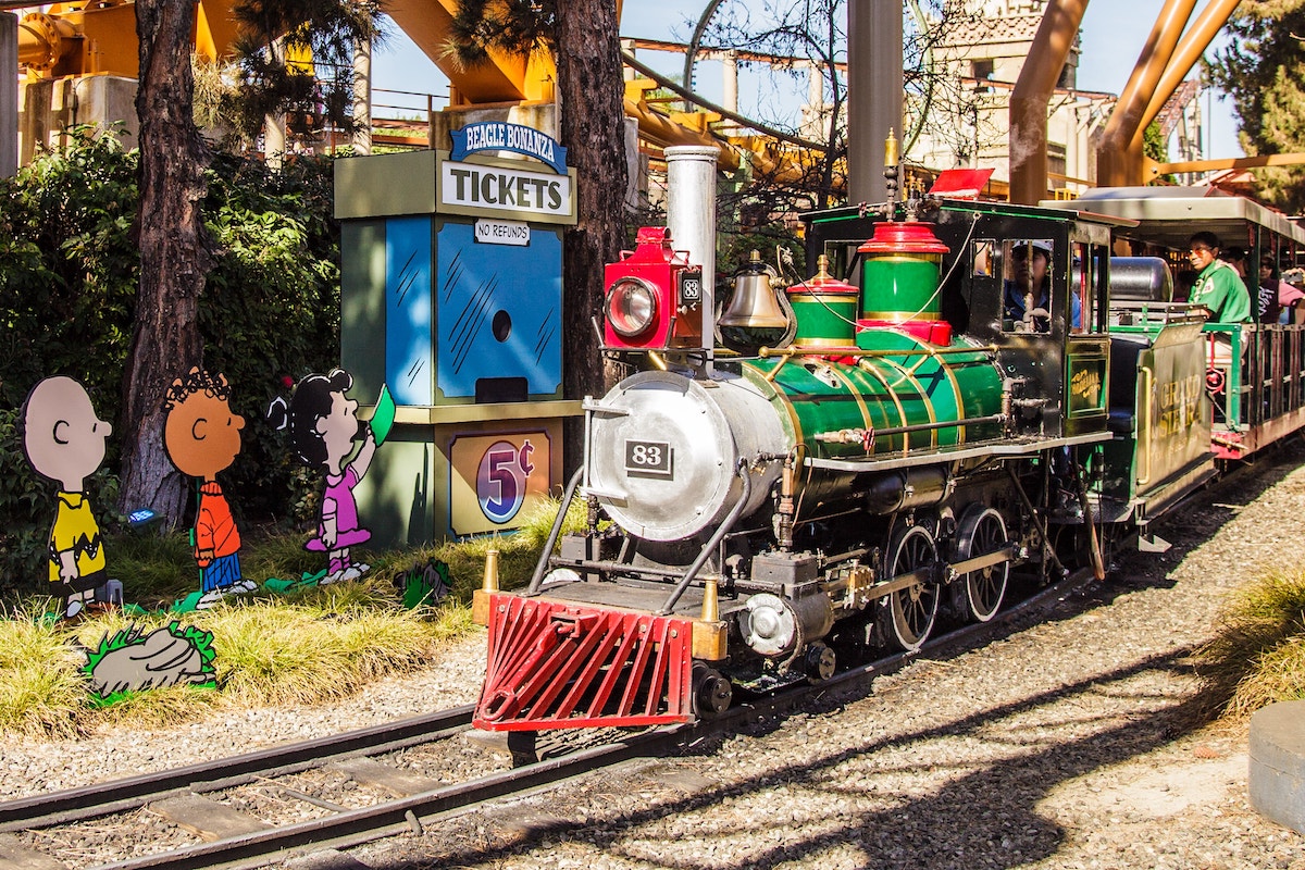 The Peanuts gang is taking over Knott’s Berry Farm
