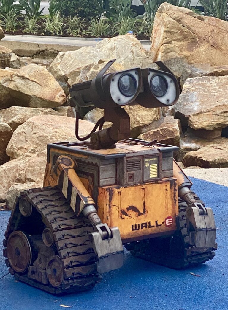 Theme park fan creates intricate WALL-E attraction concept
