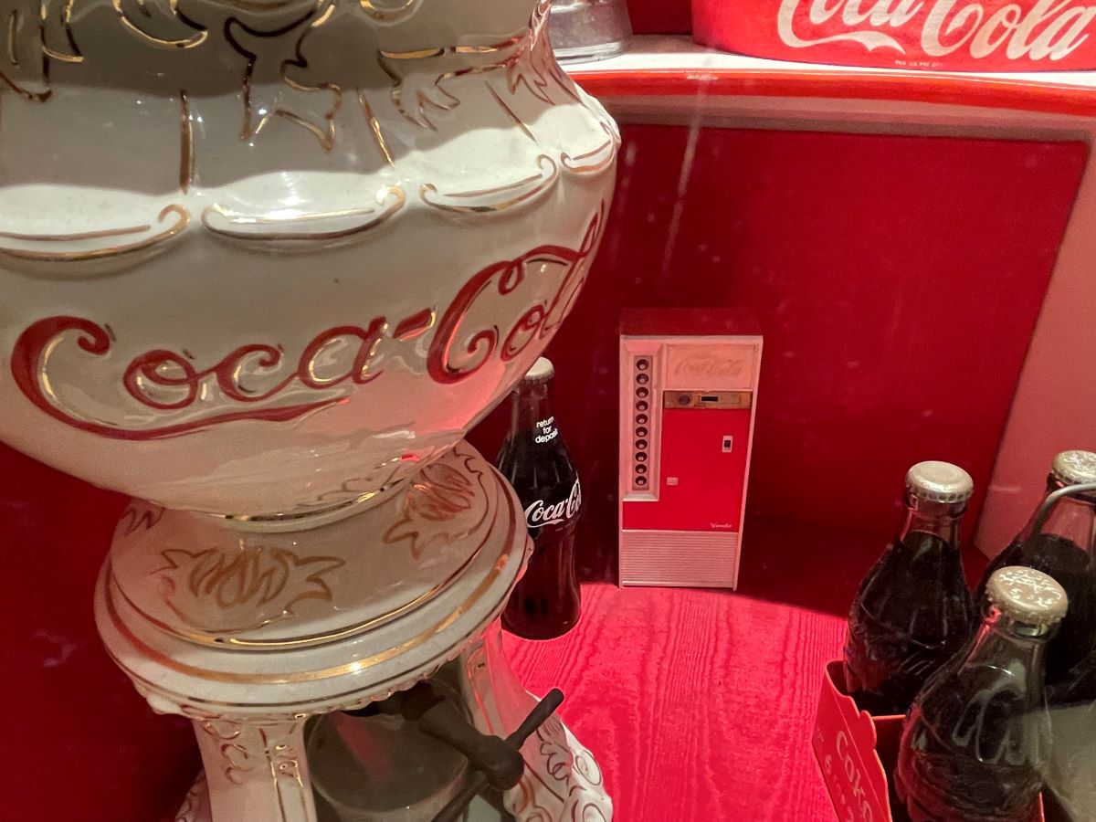 Mini Coca-Cola museum in Disneyland – DePaoli on DeParks