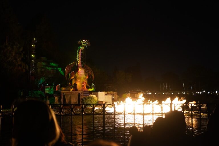 Maleficent dragon caught fire during Fantasmic! at Disneyland