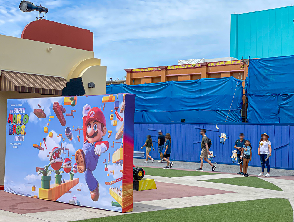 Banana! Universal Villain-Con Minion Blast ride construction update