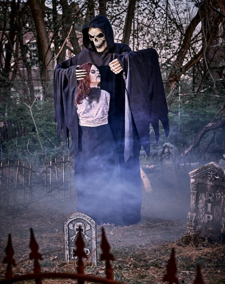Get 'a head' on spooky season with Spirit Halloween animatronics