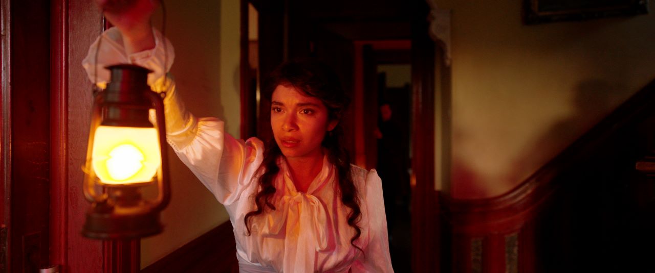 ‘Fangs!’ is a well-crafted night of eerie entertainment