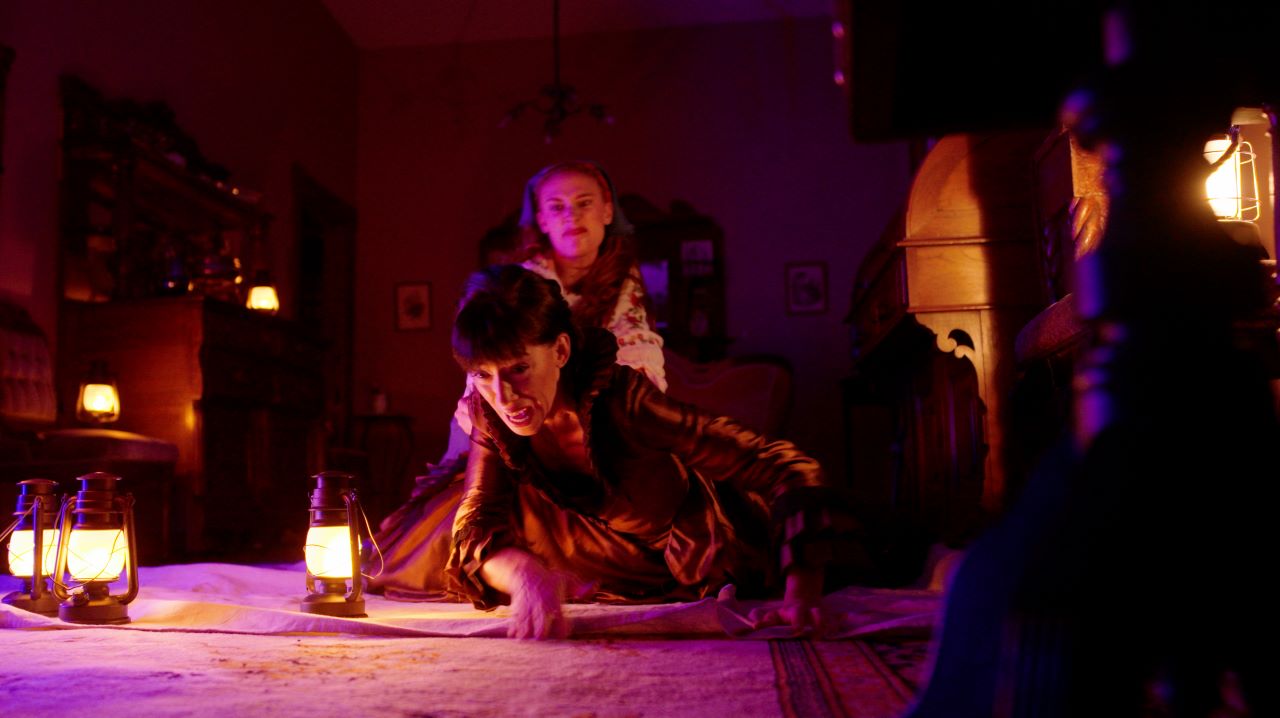 ‘Fangs!’ is a well-crafted night of eerie entertainment