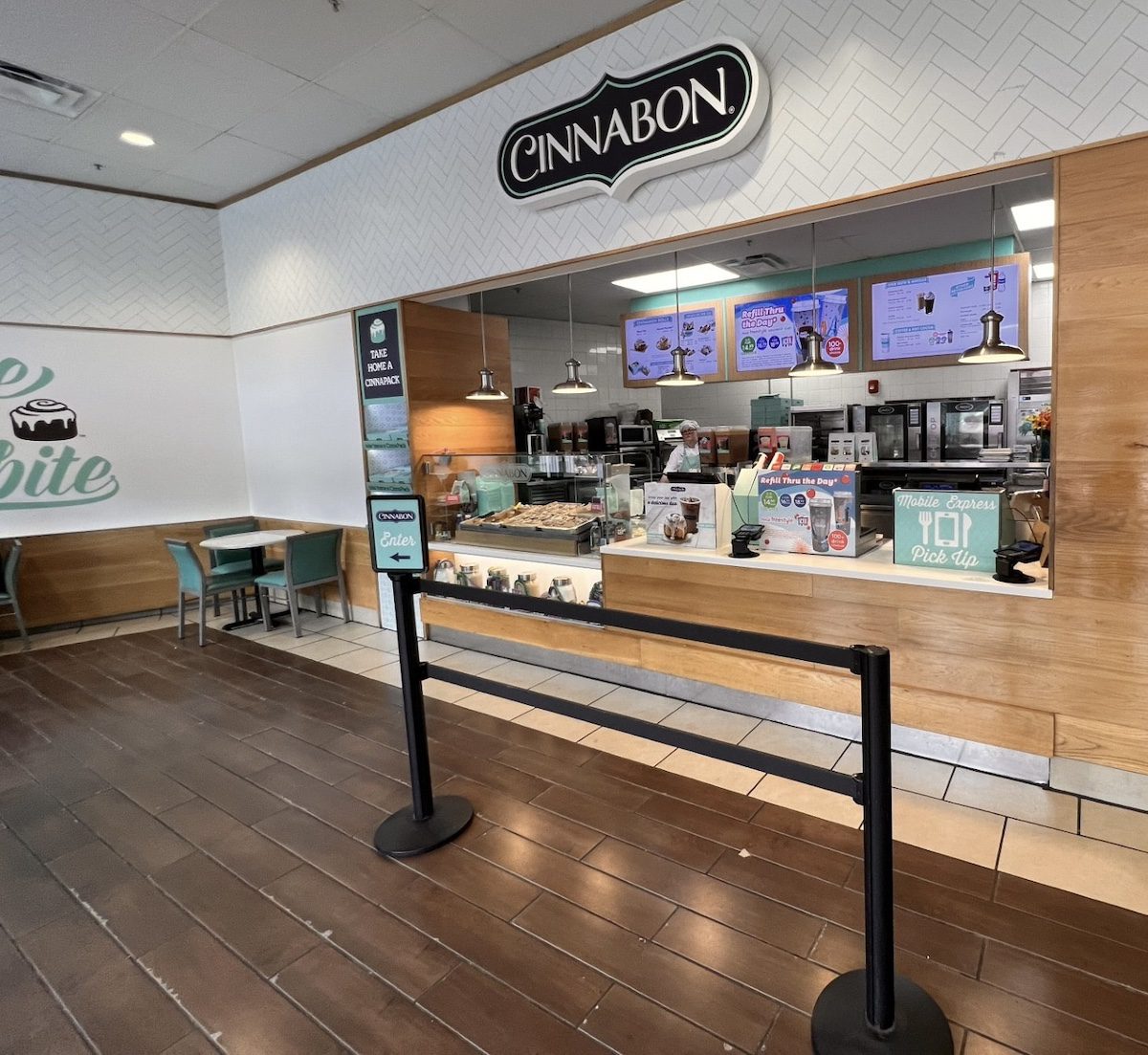 Cinnabon and Quiet Flight are closing at Universal CityWalk