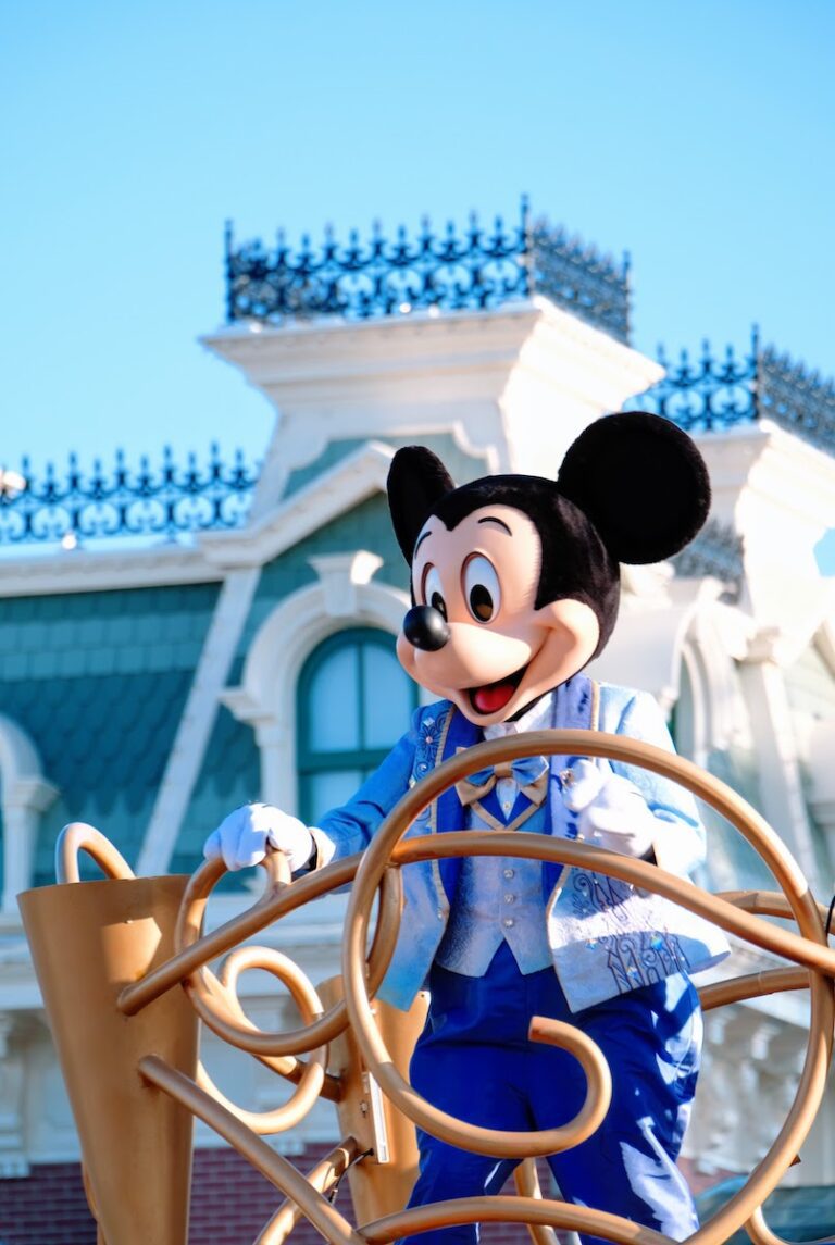 The best Magic Kingdom parade viewing spots