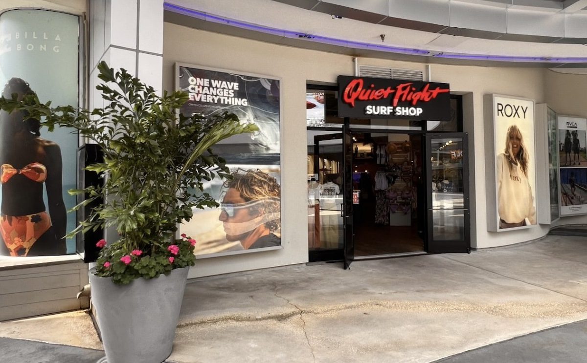 Cinnabon and Quiet Flight are closing at Universal CityWalk