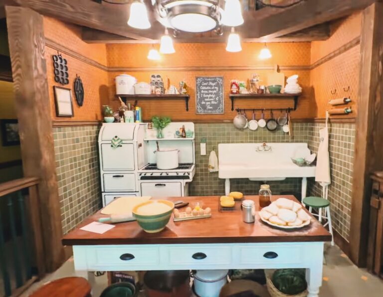 Tiana's Bayou Adventure queue tour with hidden details