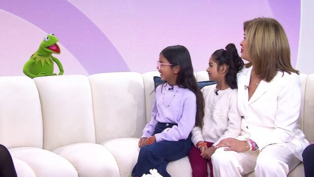 Kermit sings Rainbow Connection for Hoda Kotb's last Today show