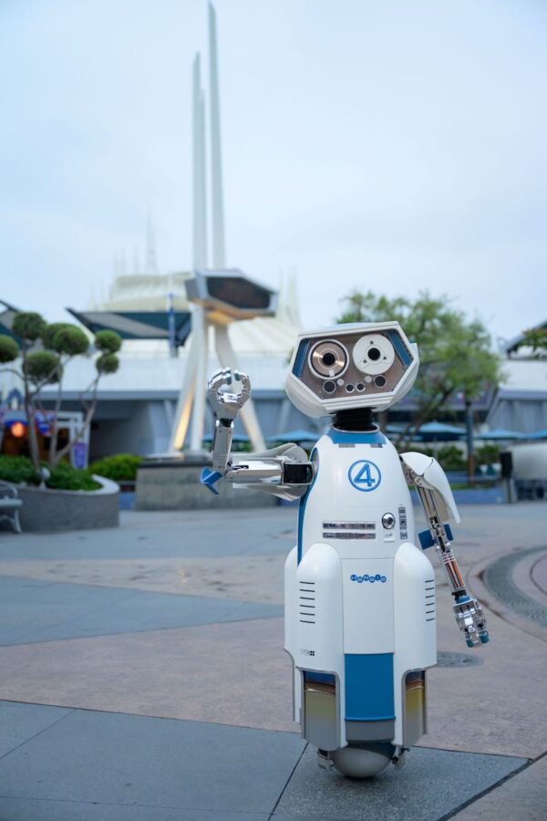 Olaf walking animatronic coming to 2 Disney theme parks