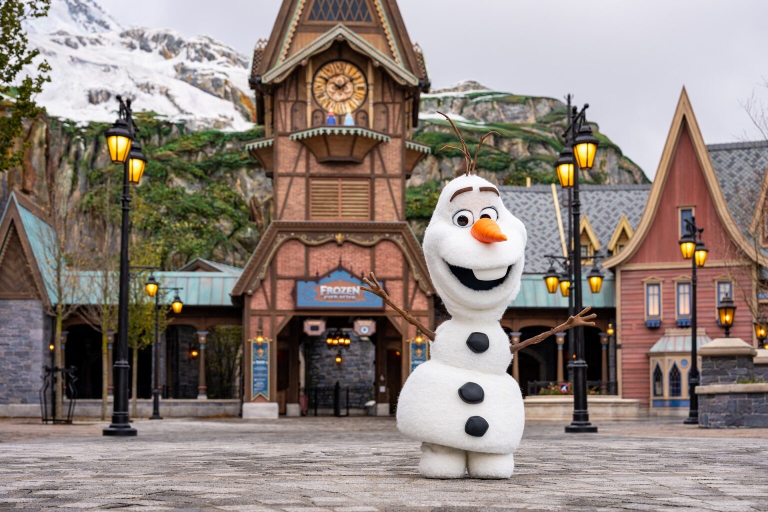 Olaf walking animatronic coming to 2 Disney theme parks