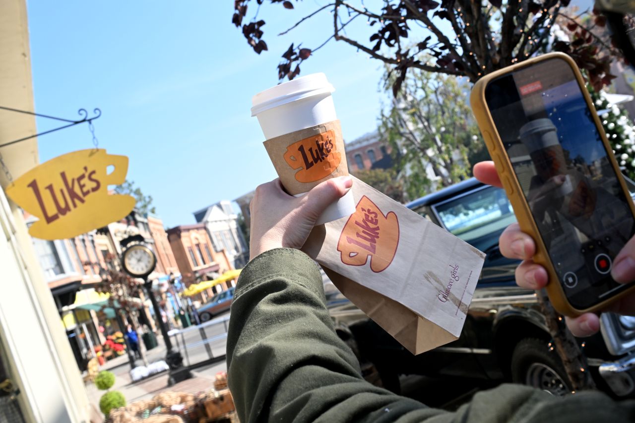 Gilmore Girls 25th anniversary in Stars Hollow, Warner Bros. Studio